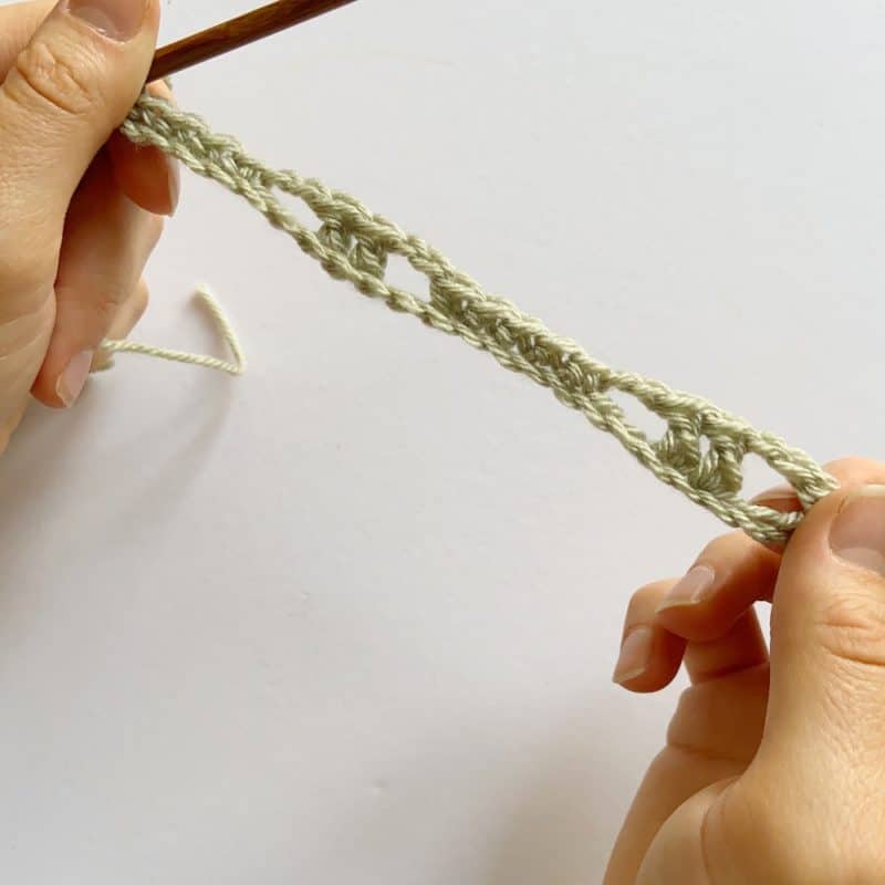 Learn the delicate and easy Lacy Wave Crochet Stitch | HanJan Crochet