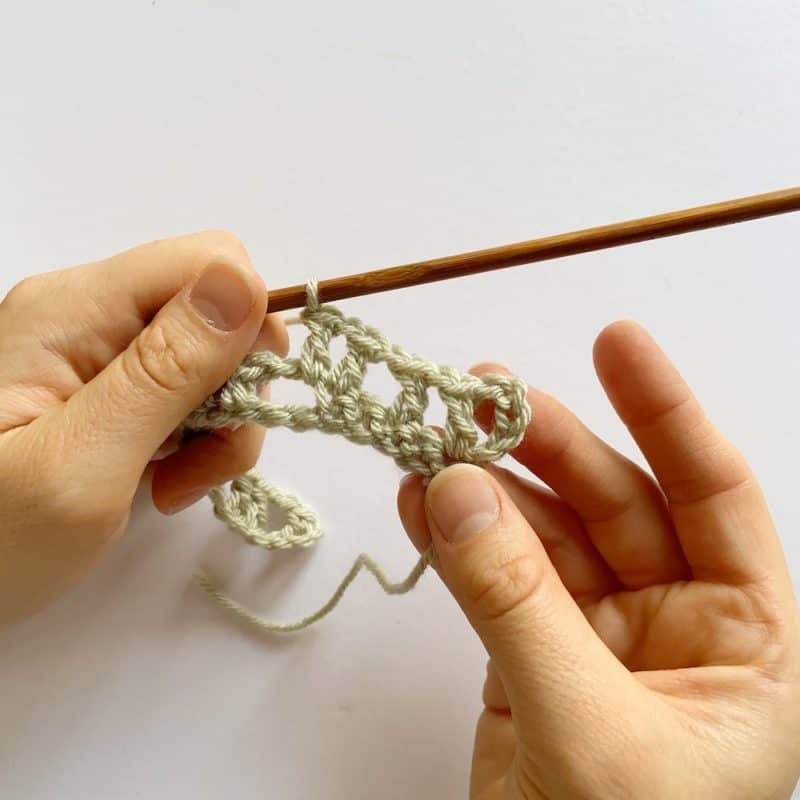 Learn the delicate and easy Lacy Wave Crochet Stitch | HanJan Crochet