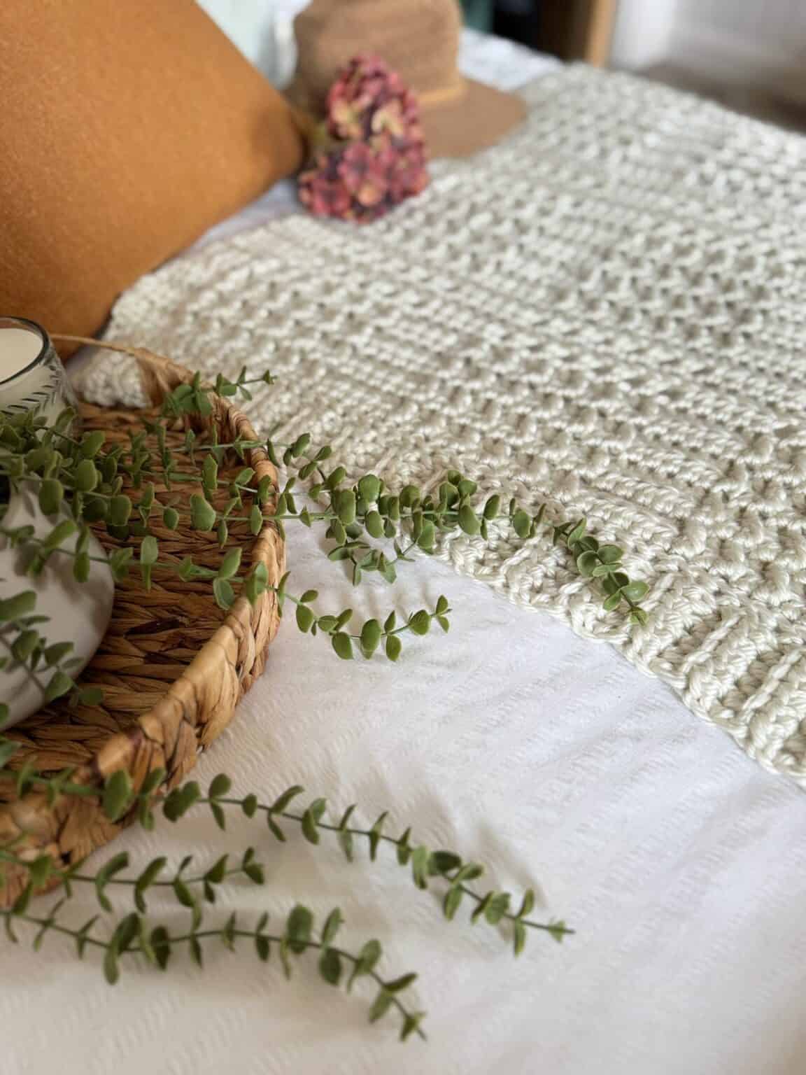 Thick Crochet Blanket Pattern with Super Bulky Yarn | HanJan Crochet