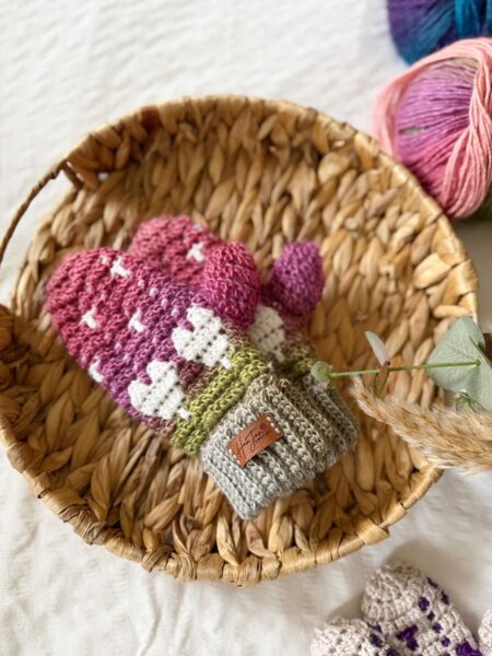 Free Crochet Heart Mittens Pattern | HanJan Crochet